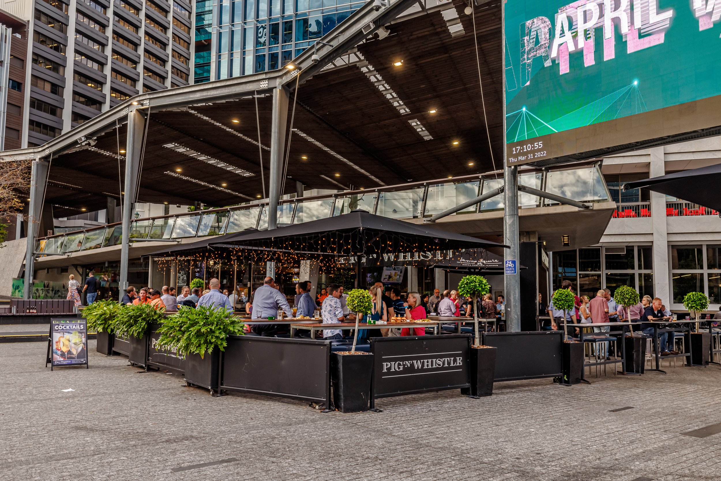 King George Square | British Style Pub with Live Sports and Music | Pig ...
