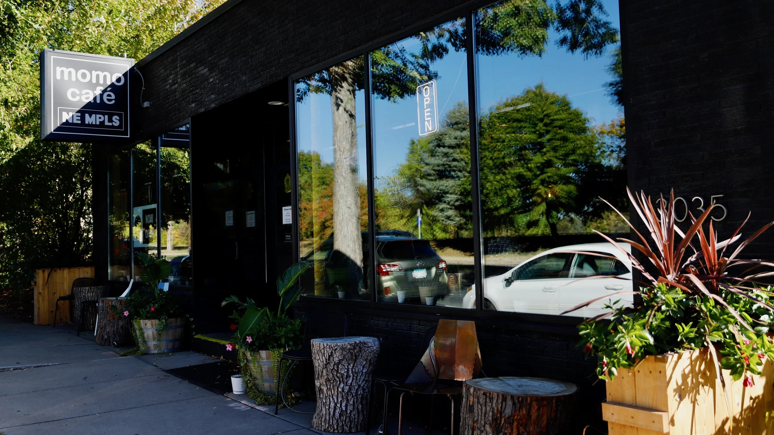 Momo Cafe | Discover Delicious Coffee Today