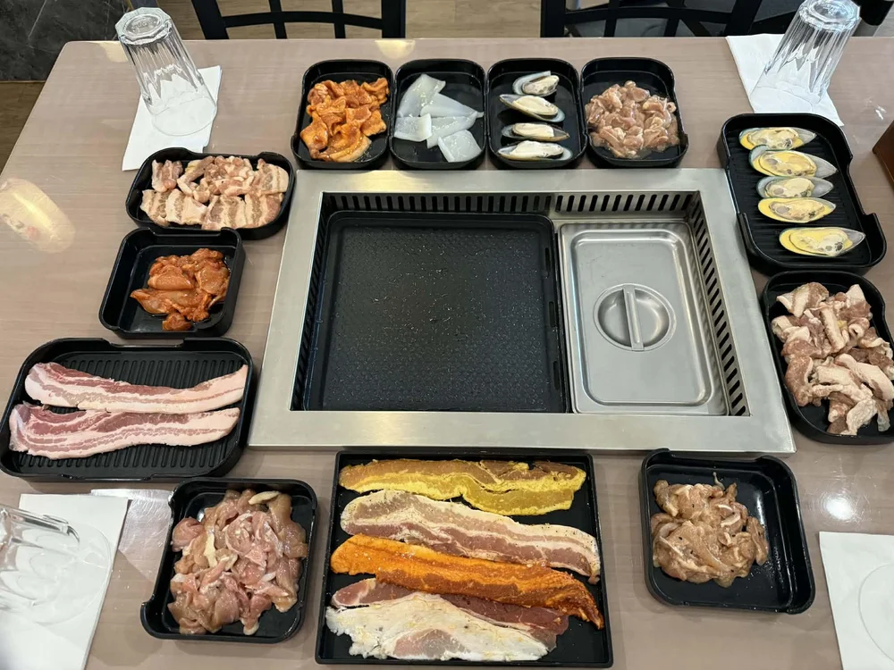 Sakura bBQ & Hotpot