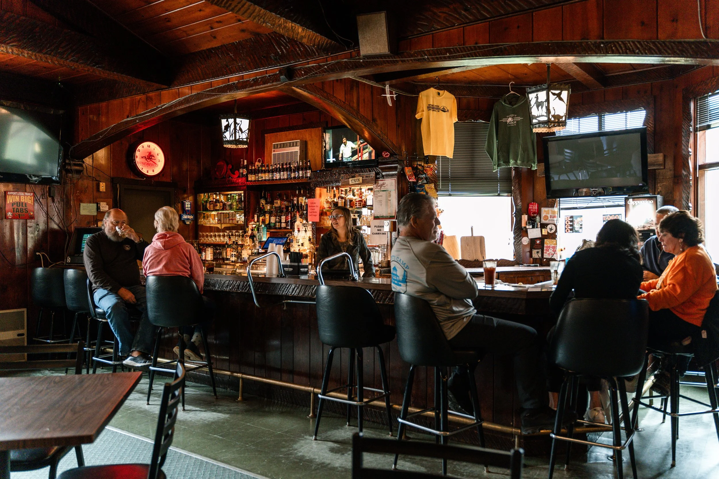 Lounge — Gateway Lodge