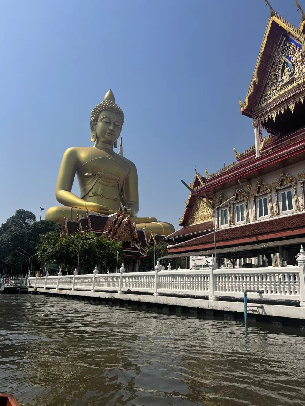Wat Paknam Phasi Charoen: How to See Bangkok’s Giant Buddha