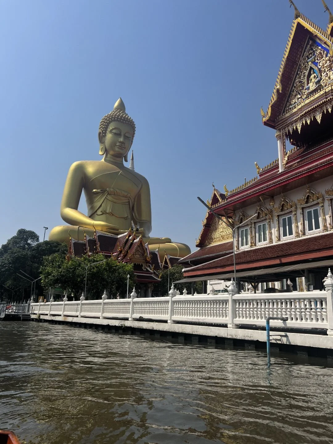 Wat Paknam Phasi Charoen: How to See Bangkok’s Giant Buddha