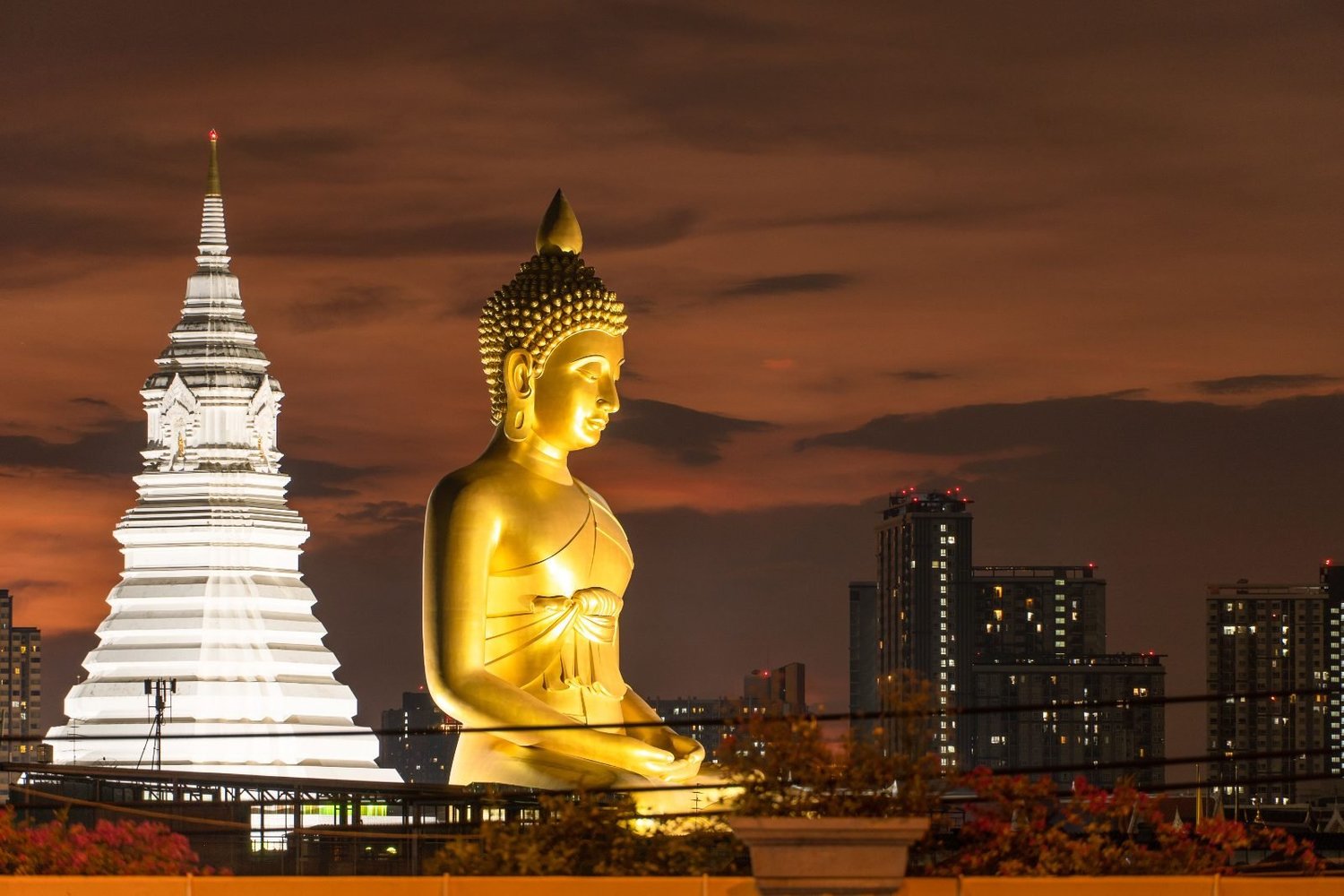 Wat Paknam Phasi Charoen: How to See Bangkok’s Giant Buddha