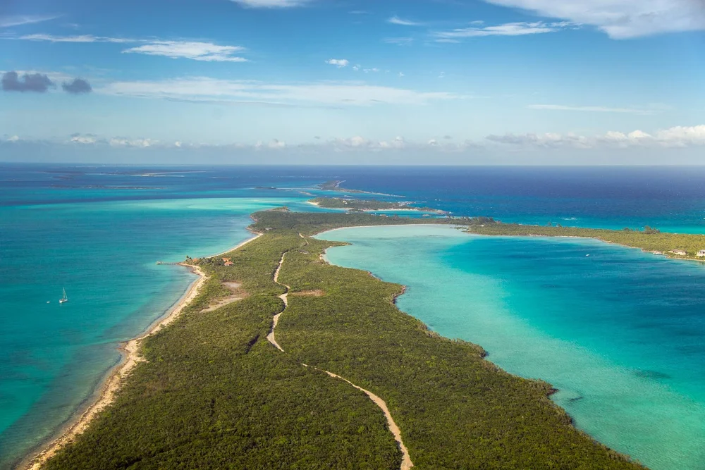 The Plane Wreck of Norman’s Cay | Bahamas History & Snorkel Site — Out ...