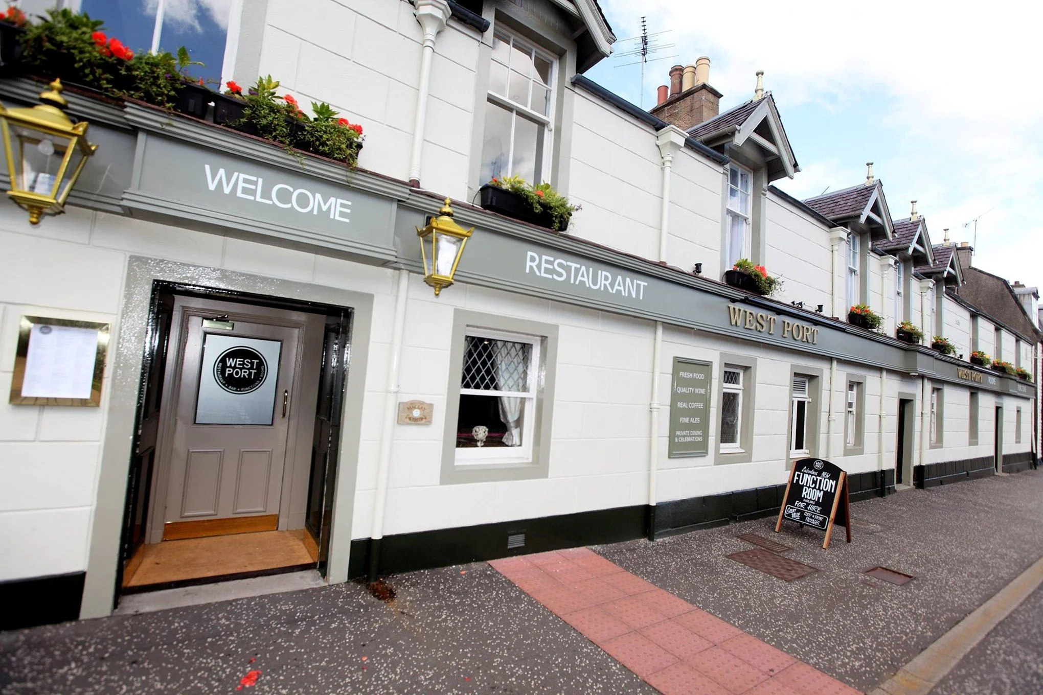 The West Port Hotel | Hotel in Linlithgow