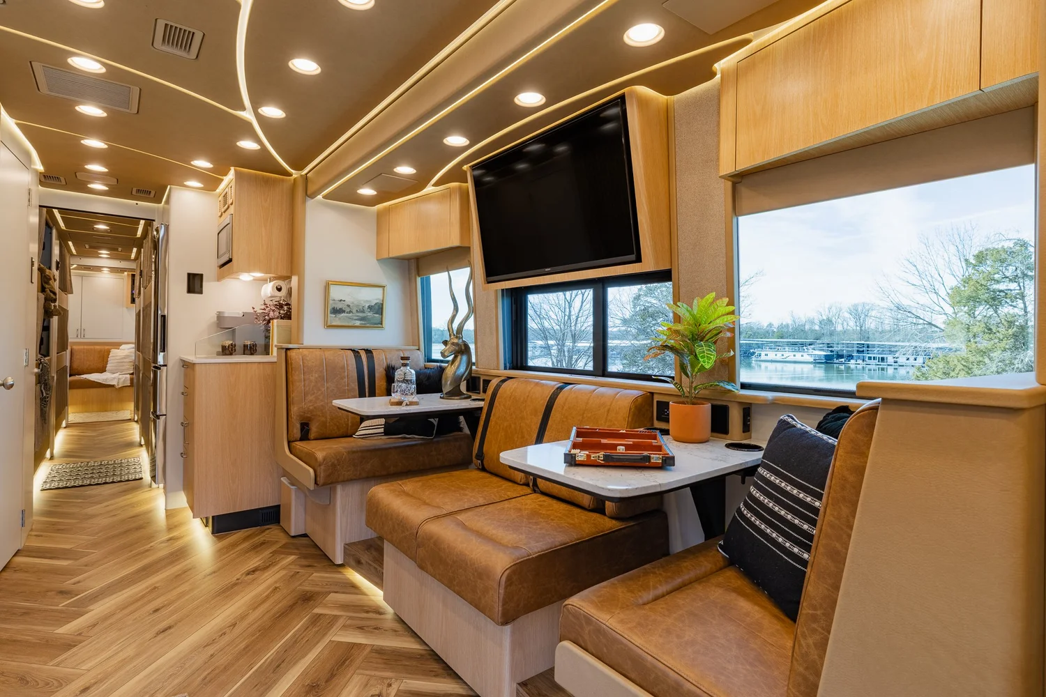 Celebrity Coaches | Entertainer Coach Rental | Nashville, TN