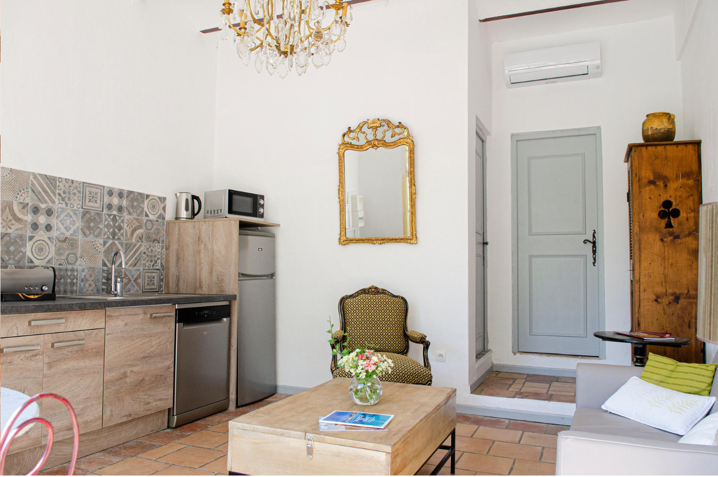 Ecole des Femmes — KESSLER & EMEKA