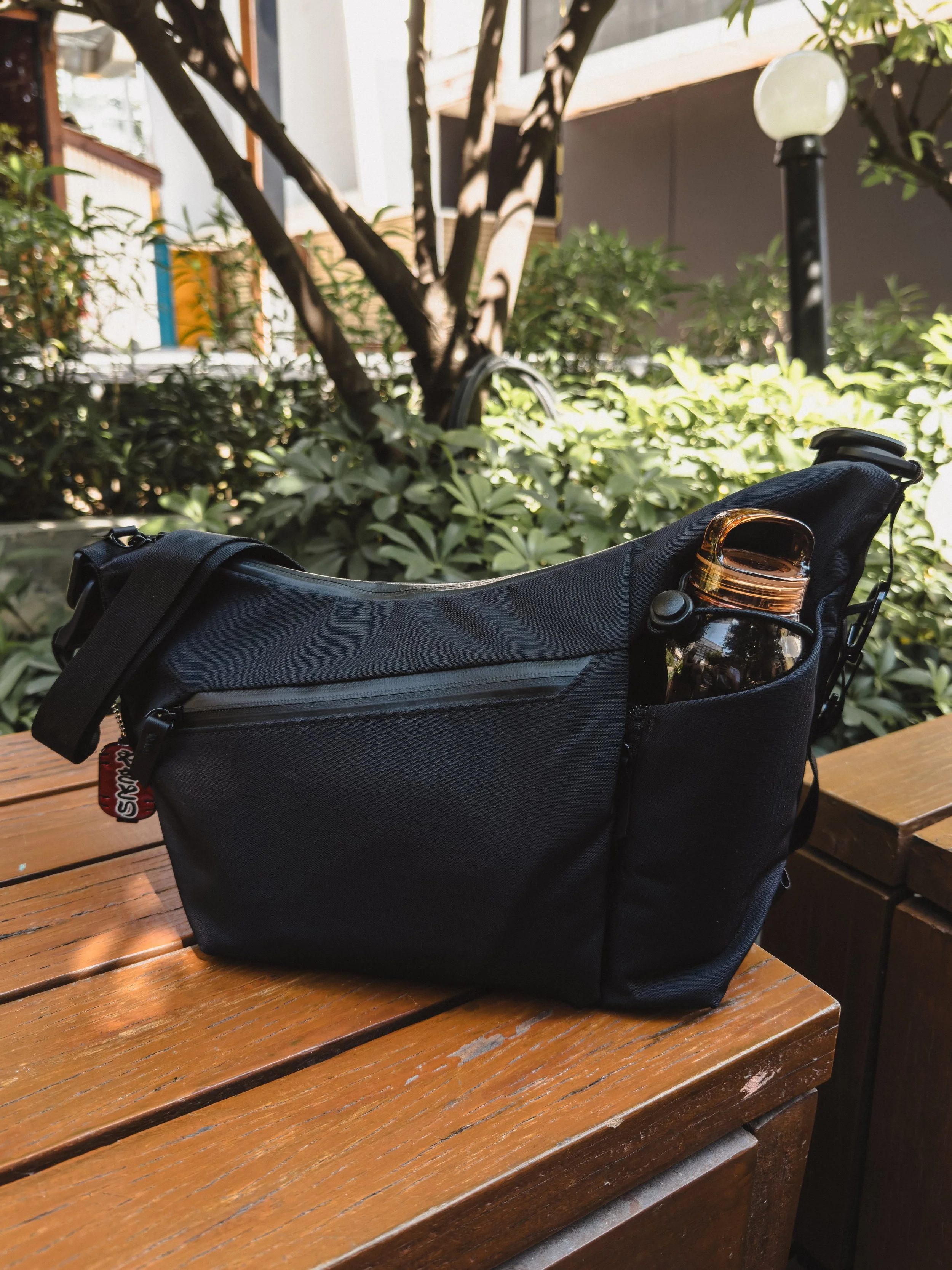 Alpaka Flow Satchel 4L Review — Clever Water-Bottle Sling — Stranded ...