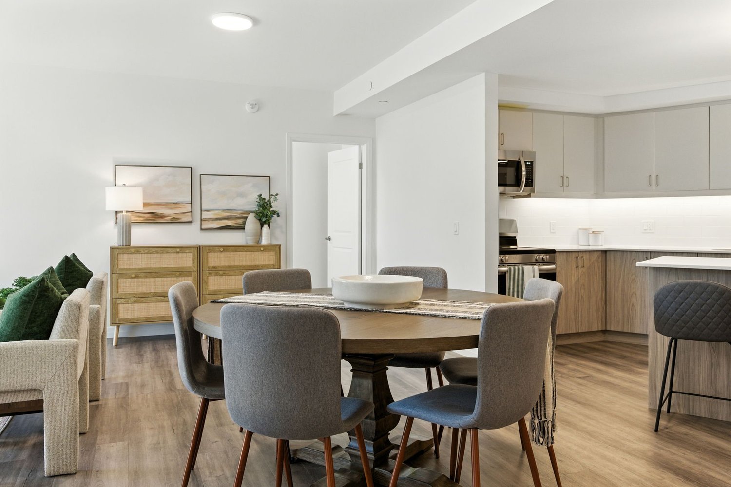 ALMA COLLEGE SQUARE APARTMENTS | Modern Rentals in St. Thomas, ON