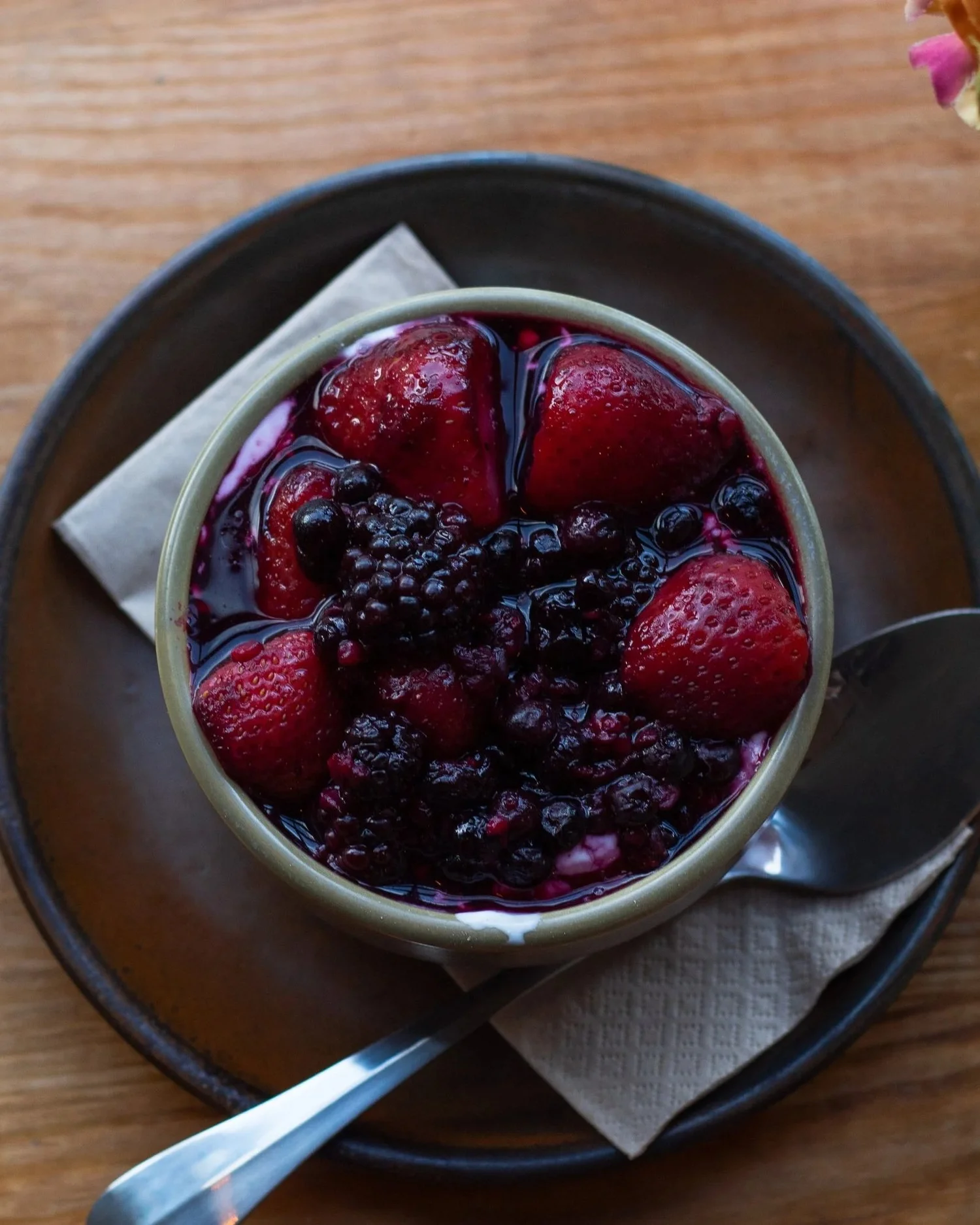 elm row | eat. drink. relax.
