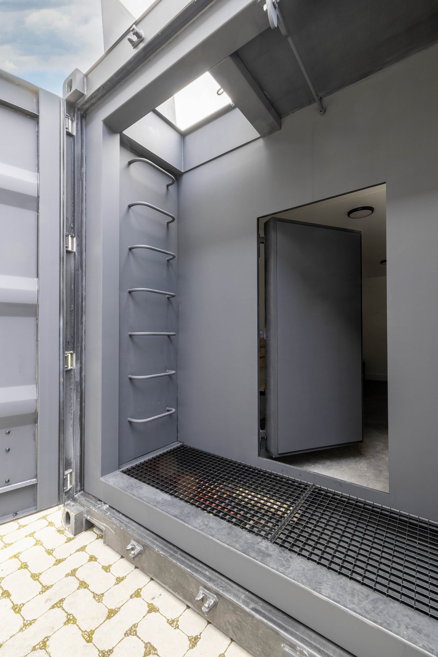 Buy a mobile bunker | DR-Bunker