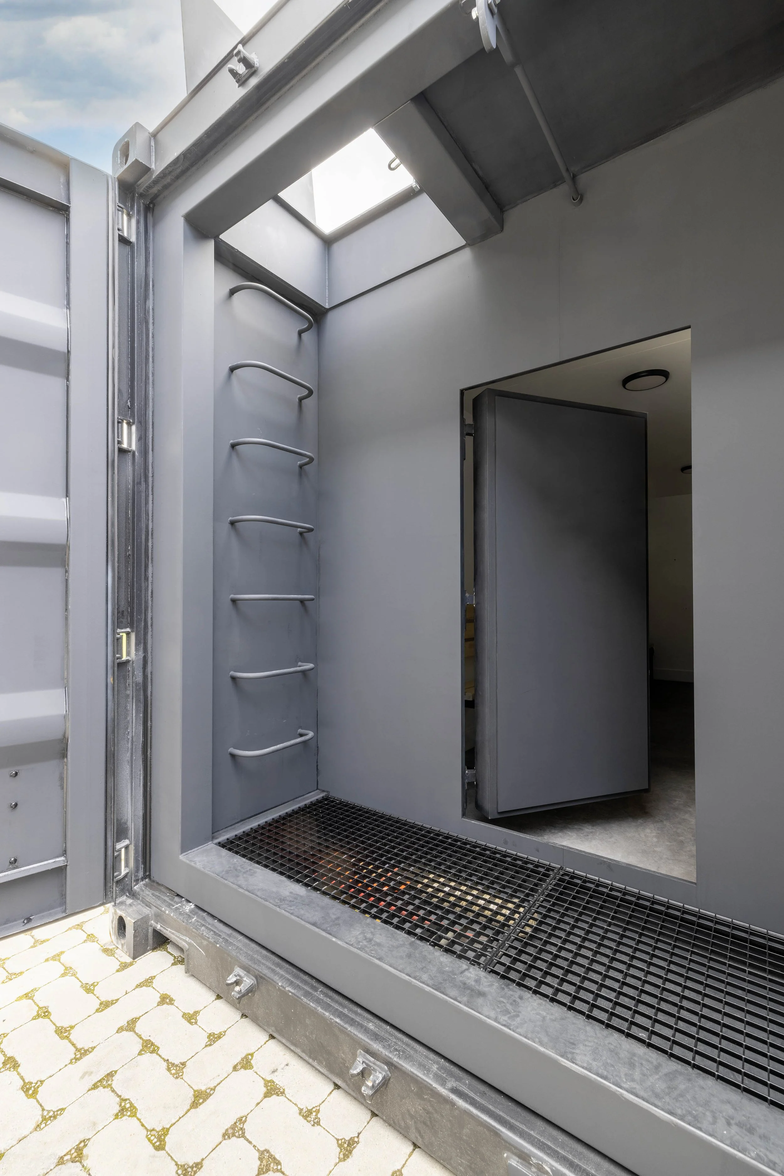 Buy a mobile bunker | DR-Bunker