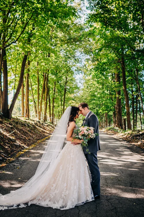 Red Maple Vineyard Wedding // Rebecca + Tom | Sweet Alice Photography