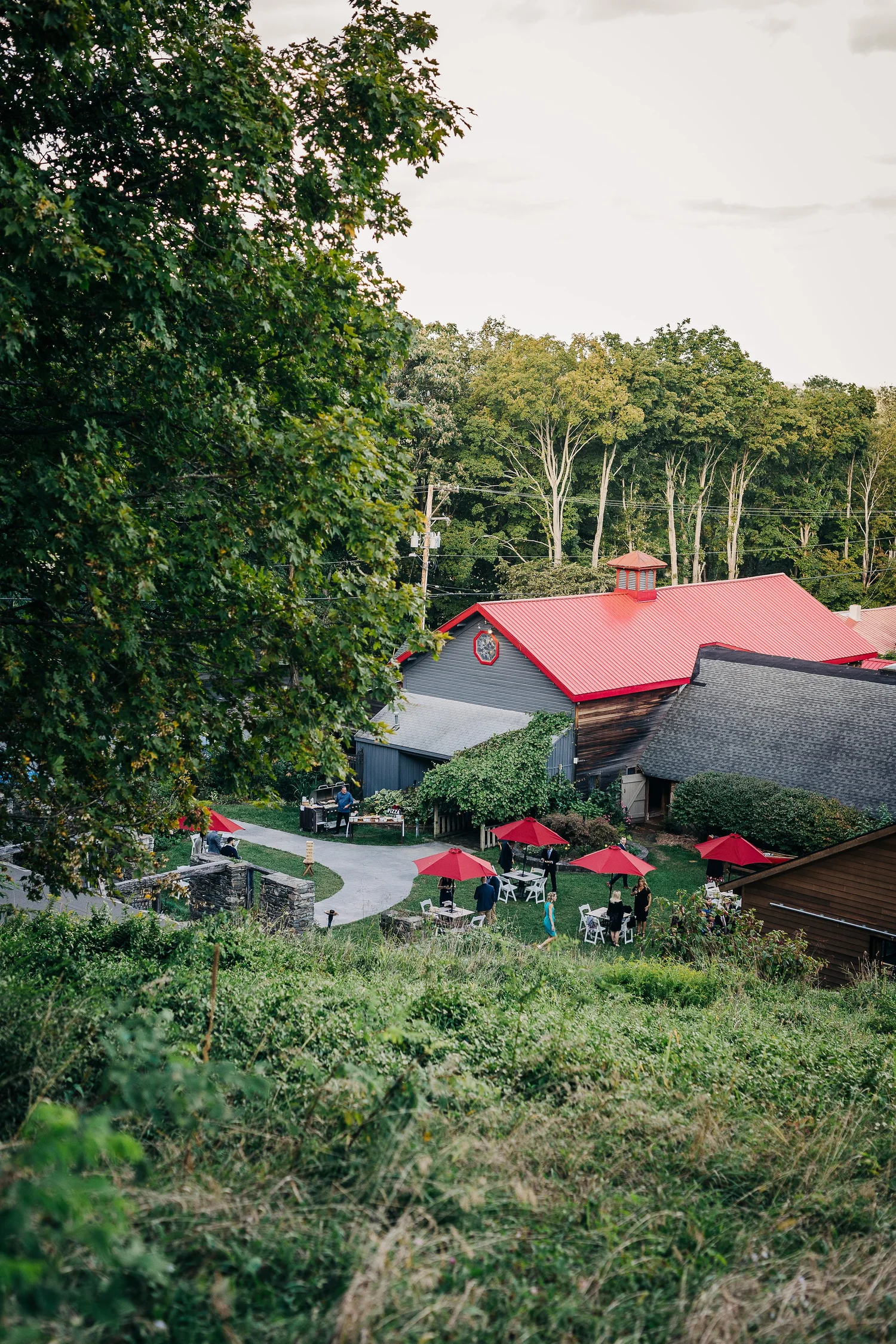 Red Maple Vineyard Wedding // Rebecca + Tom | Sweet Alice Photography